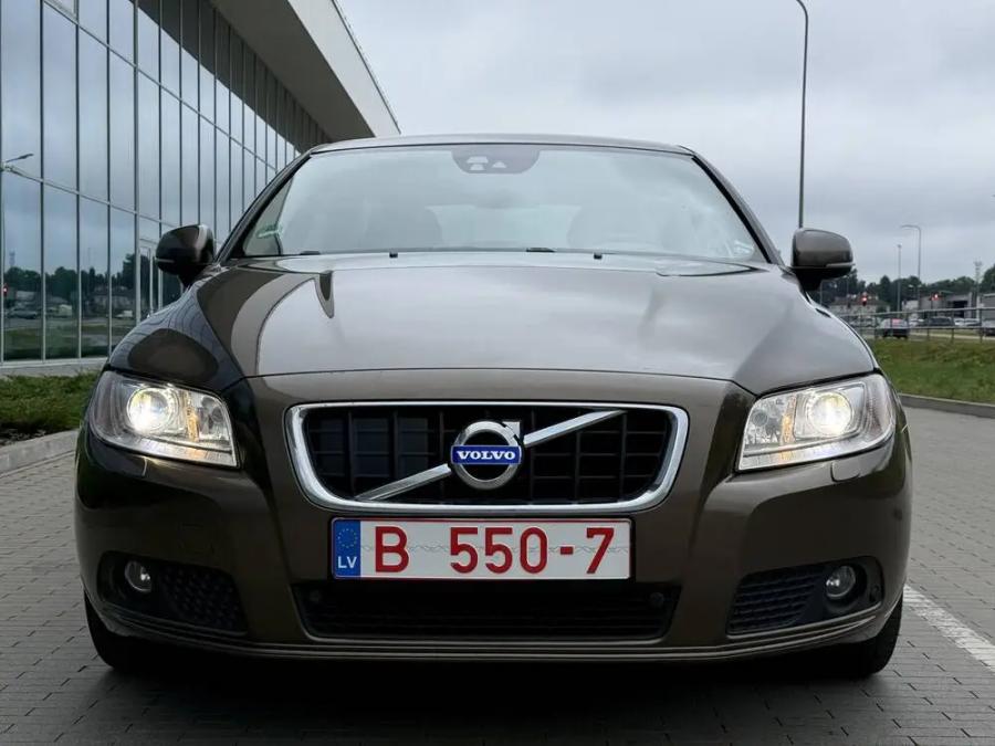 Brūns Volvo V70 2012 Rēzekne, ar dzinēja tilpumu 2.00 L un nobraukumu 260 tūkst. km par 6990 €, foto 1 vietnē AUTOMOTO.COM.LV