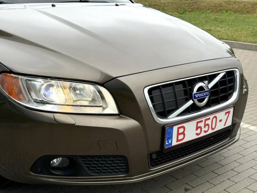 Brūns Volvo V70 2012 Rēzekne, ar dzinēja tilpumu 2.00 L un nobraukumu 260 tūkst. km par 6990 €, foto 5 vietnē AUTOMOTO.COM.LV