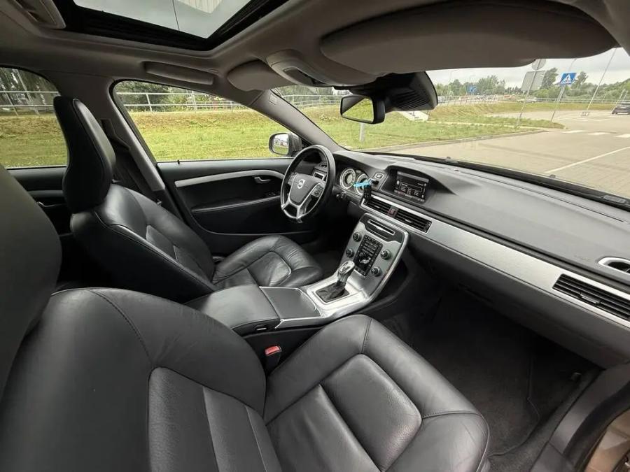 Brūns Volvo V70 2012 Rēzekne, ar dzinēja tilpumu 2.00 L un nobraukumu 260 tūkst. km par 6990 €, foto 17 vietnē AUTOMOTO.COM.LV