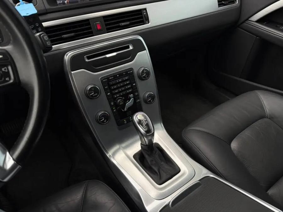 Brūns Volvo V70 2012 Rēzekne, ar dzinēja tilpumu 2.00 L un nobraukumu 260 tūkst. km par 6990 €, foto 27 vietnē AUTOMOTO.COM.LV
