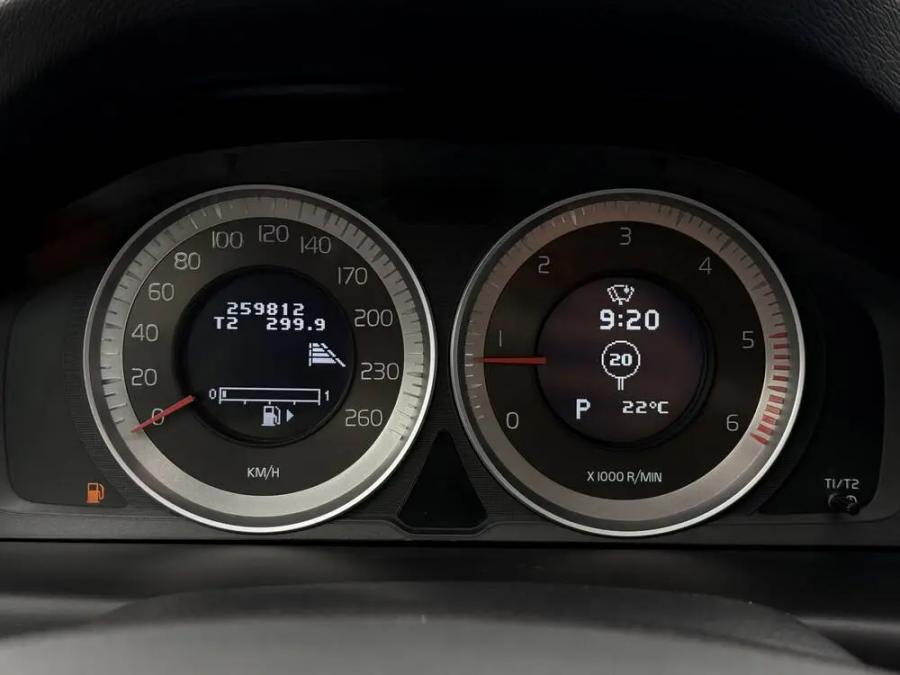 Brūns Volvo V70 2012 Rēzekne, ar dzinēja tilpumu 2.00 L un nobraukumu 260 tūkst. km par 6990 €, foto 31 vietnē AUTOMOTO.COM.LV