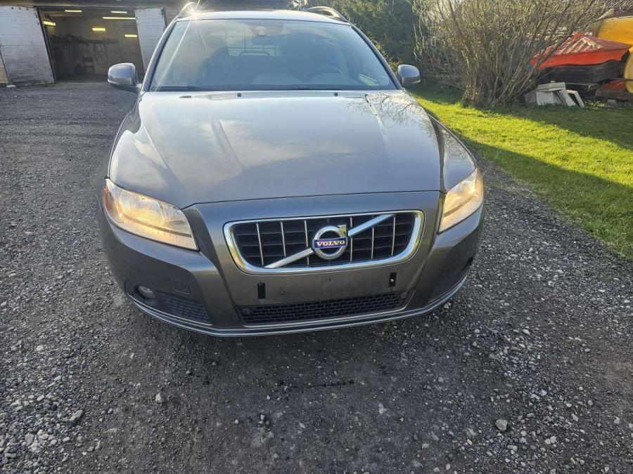 Brūns Volvo V70 2012 Pasvalys, ar dzinēja tilpumu 1.98 L un nobraukumu 320 tūkst. km par 5350 €, foto 3 vietnē AUTOMOTO.COM.LV