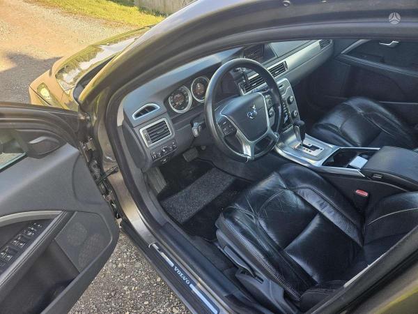 Brown Volvo V70 2012 in Pasvalys, with an engine capacity of 1.98 L and mileage of 320 thousand km for 5350 €, photo 10 on AUTOMOTO.COM.LV