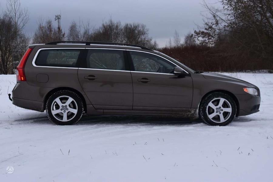 Brūns Volvo V70 2013 Viļņa, ar dzinēja tilpumu 1.98 L un nobraukumu 278 tūkst. km par 6300 €, foto 8 vietnē AUTOMOTO.COM.LV
