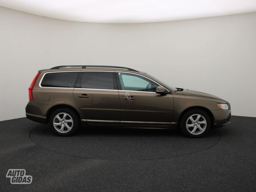 Brown Volvo V70 2013 in Vilnius, with an engine capacity of 2.00 L and mileage of 276 thousand km for 6999 €, photo 9 on AUTOMOTO.COM.LV