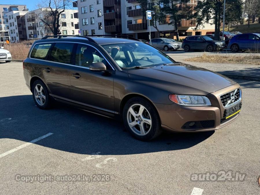 Brown Volvo V70 2013 in Tallinn, with an engine capacity of 2.40 L and mileage of 178 thousand km for 9500 €, photo 3 on AUTOMOTO.COM.LV