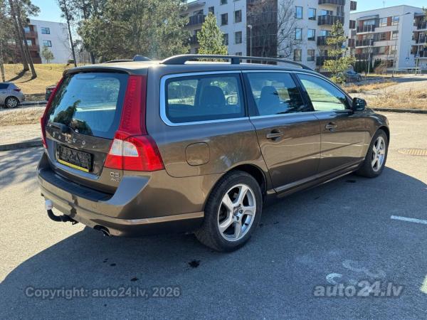 Brown Volvo V70 2013 in Tallinn, with an engine capacity of 2.40 L and mileage of 178 thousand km for 9500 €, photo 6 on AUTOMOTO.COM.LV