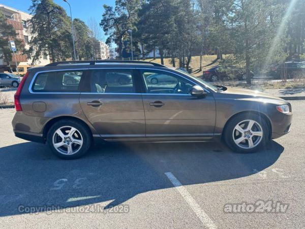 Brown Volvo V70 2013 in Tallinn, with an engine capacity of 2.40 L and mileage of 178 thousand km for 9500 €, photo 7 on AUTOMOTO.COM.LV