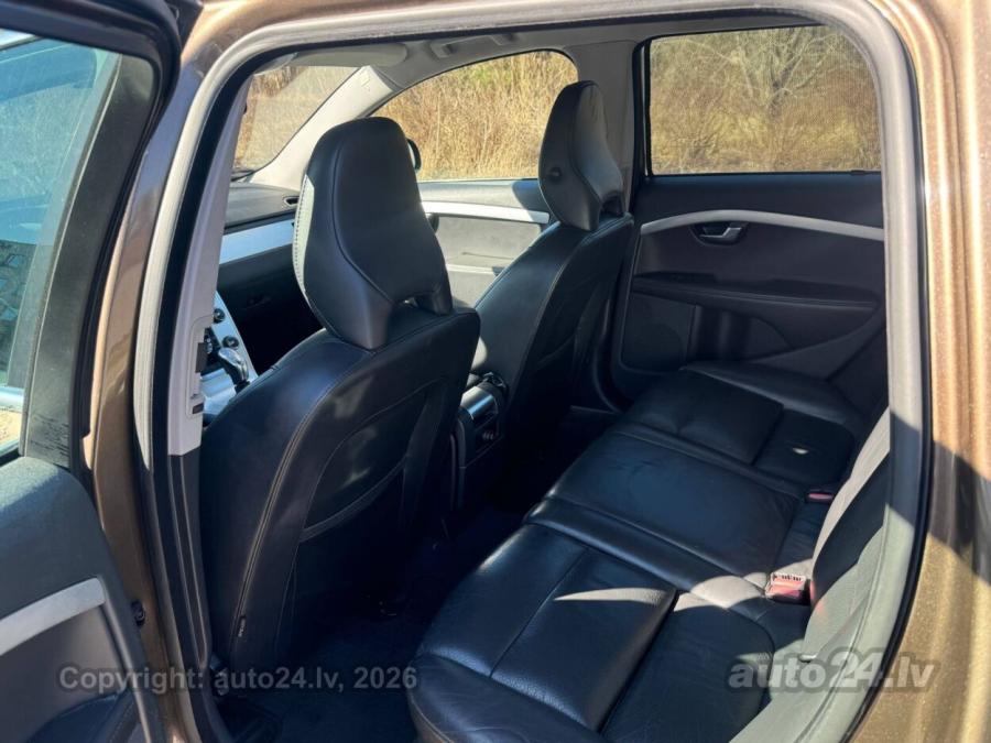 Brown Volvo V70 2013 in Tallinn, with an engine capacity of 2.40 L and mileage of 178 thousand km for 9500 €, photo 13 on AUTOMOTO.COM.LV