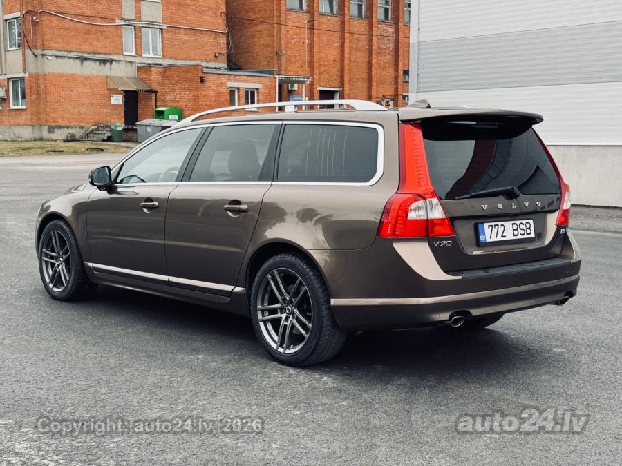 Brūns Volvo V70 2013 Tallina, ar dzinēja tilpumu 2.40 L un nobraukumu 266 tūkst. km par 8400 €, foto 4 vietnē AUTOMOTO.COM.LV