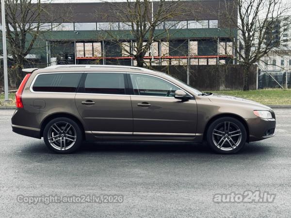 Brūns Volvo V70 2013 Tallina, ar dzinēja tilpumu 2.40 L un nobraukumu 266 tūkst. km par 8400 €, foto 5 vietnē AUTOMOTO.COM.LV