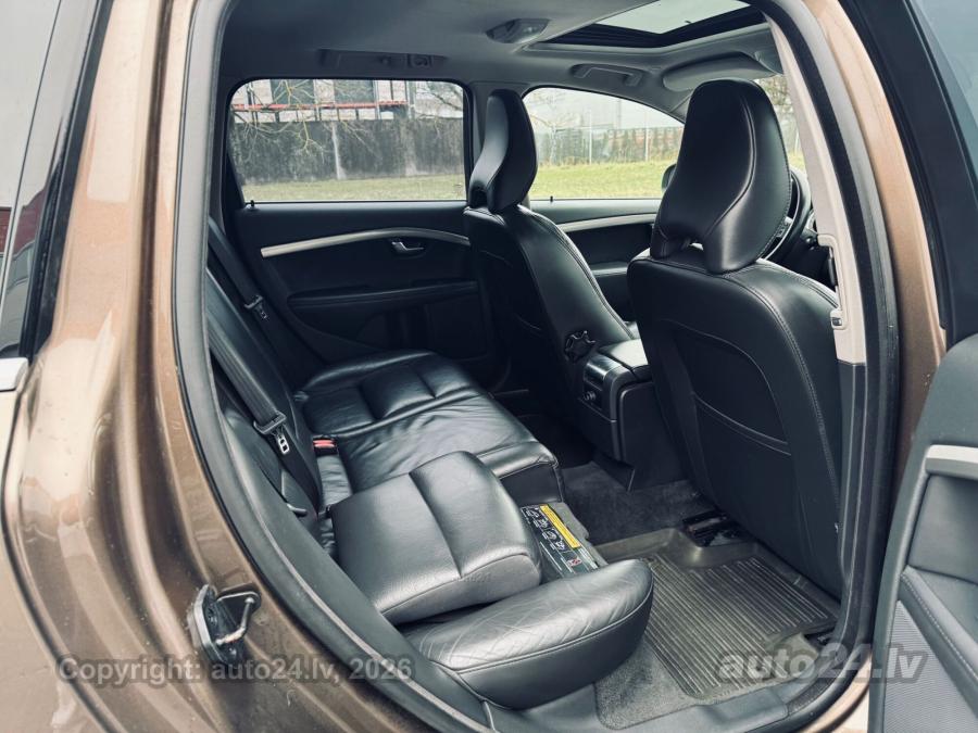 Brūns Volvo V70 2013 Tallina, ar dzinēja tilpumu 2.40 L un nobraukumu 266 tūkst. km par 8400 €, foto 13 vietnē AUTOMOTO.COM.LV