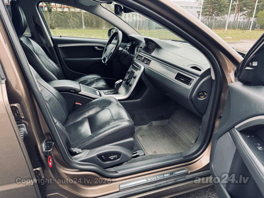Brūns Volvo V70 2013 Tallina, ar dzinēja tilpumu 2.40 L un nobraukumu 266 tūkst. km par 8400 €, foto 14 vietnē AUTOMOTO.COM.LV