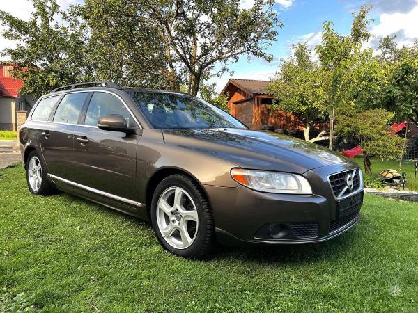 Brown Volvo V70 2013 in Ukmerge, with an engine capacity of 1.56 L and mileage of 249 thousand km for 5950 €, photo 1 on AUTOMOTO.COM.LV
