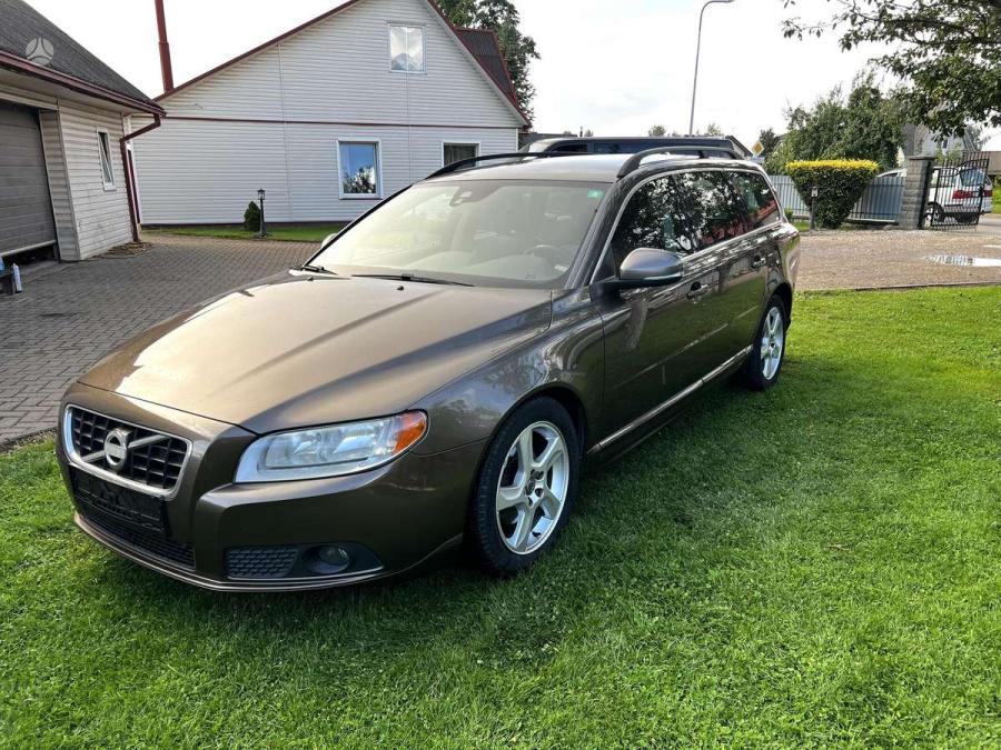 Brown Volvo V70 2013 in Ukmerge, with an engine capacity of 1.56 L and mileage of 249 thousand km for 5950 €, photo 3 on AUTOMOTO.COM.LV
