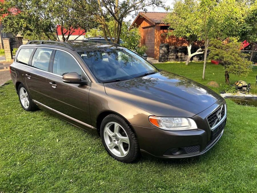 Brown Volvo V70 2013 in Ukmerge, with an engine capacity of 1.56 L and mileage of 249 thousand km for 5950 €, photo 4 on AUTOMOTO.COM.LV
