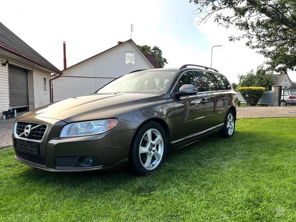 Brown Volvo V70 2013 in Ukmerge, with an engine capacity of 1.56 L and mileage of 249 thousand km for 5950 €, photo 4 on AUTOMOTO.COM.LV