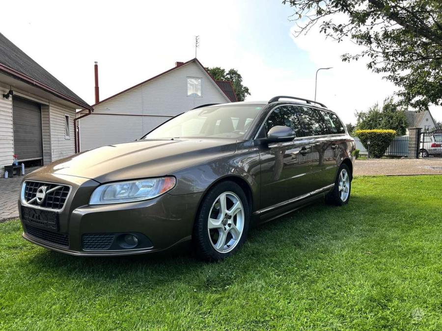 Brown Volvo V70 2013 in Ukmerge, with an engine capacity of 1.56 L and mileage of 249 thousand km for 5950 €, photo 5 on AUTOMOTO.COM.LV