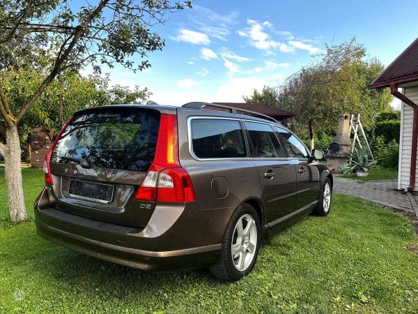 Brown Volvo V70 2013 in Ukmerge, with an engine capacity of 1.56 L and mileage of 249 thousand km for 5950 €, photo 6 on AUTOMOTO.COM.LV