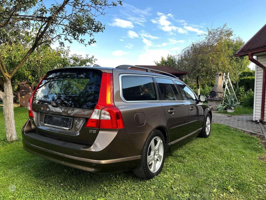 Brown Volvo V70 2013 in Ukmerge, with an engine capacity of 1.56 L and mileage of 249 thousand km for 5950 €, photo 7 on AUTOMOTO.COM.LV