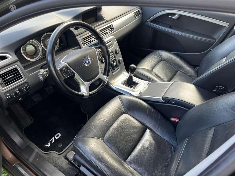 Brown Volvo V70 2013 in Ukmerge, with an engine capacity of 1.56 L and mileage of 249 thousand km for 5950 €, photo 10 on AUTOMOTO.COM.LV