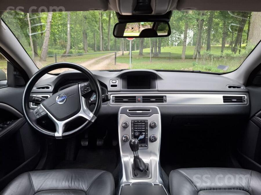 Brūns Volvo V70 2013 Valmiera, ar dzinēja tilpumu 2.00 L un nobraukumu 242 tūkst. km par 6804 €, foto 5 vietnē AUTOMOTO.COM.LV