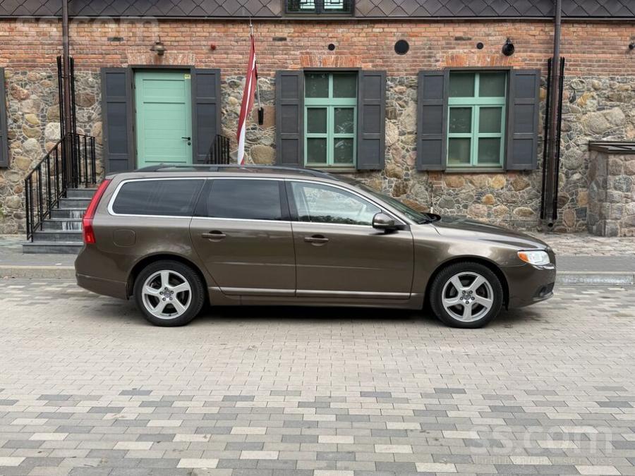 Brown Volvo V70 2013 in Rezekne, with an engine capacity of 2.00 L and mileage of 263 thousand km for 6490 €, photo 5 on AUTOMOTO.COM.LV