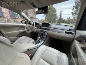 Brown Volvo V70 2013 in Rezekne, with an engine capacity of 2.00 L and mileage of 263 thousand km for 6490 €, photo 8 on AUTOMOTO.COM.LV