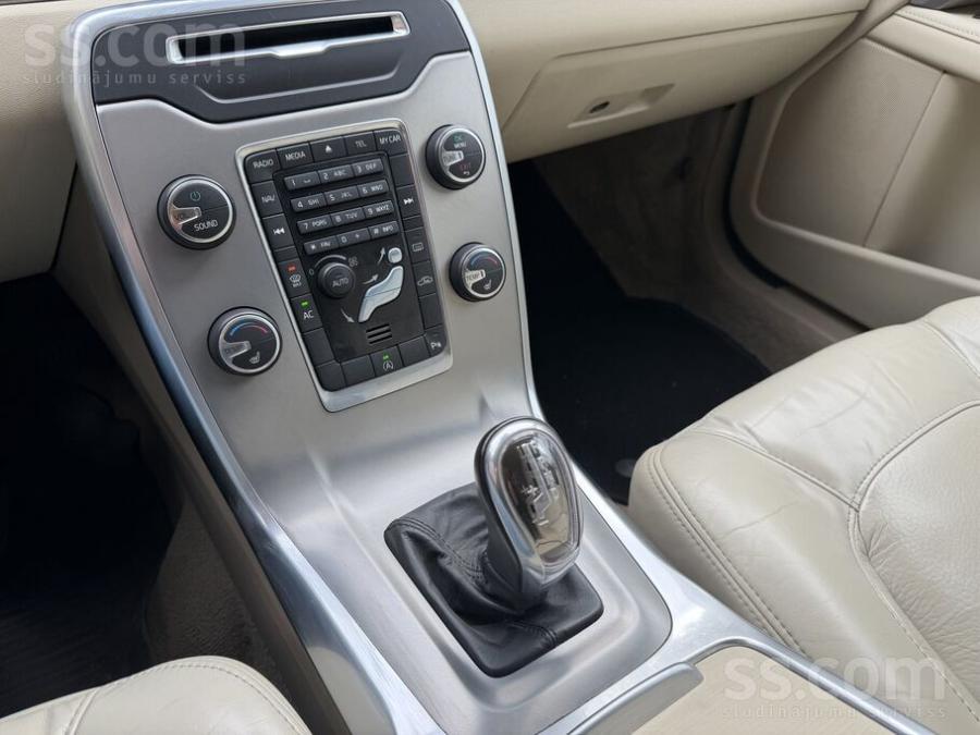 Brown Volvo V70 2013 in Rezekne, with an engine capacity of 2.00 L and mileage of 263 thousand km for 6490 €, photo 15 on AUTOMOTO.COM.LV