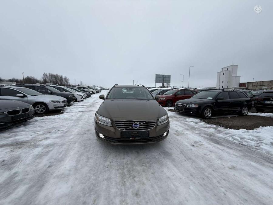 Brown Volvo V70 2014 in Utena, with an engine capacity of 1.98 L and mileage of 207 thousand km for 6700 €, photo 2 on AUTOMOTO.COM.LV