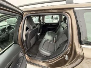 Brown Volvo V70 2014 in Utena, with an engine capacity of 1.98 L and mileage of 207 thousand km for 6700 €, photo 8 on AUTOMOTO.COM.LV