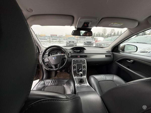 Brūns Volvo V70 2014 Utena, ar dzinēja tilpumu 1.98 L un nobraukumu 207 tūkst. km par 6700 €, foto 9 vietnē AUTOMOTO.COM.LV