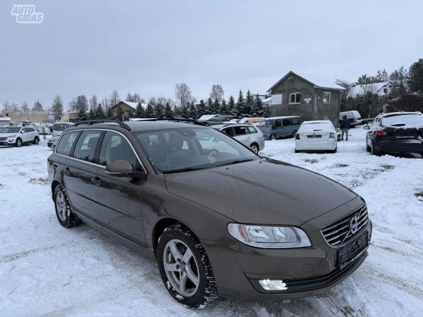 Brown Volvo V70 2014 in Utena, with an engine capacity of 2.00 L and mileage of 207 thousand km for 6800 €, photo 3 on AUTOMOTO.COM.LV