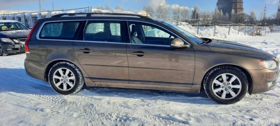 Brown Volvo V70 2014 in Kaunas, with an engine capacity of 1.56 L and mileage of 254 thousand km for 5290 €, photo 10 on AUTOMOTO.COM.LV