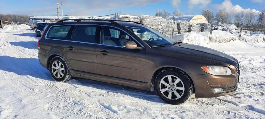 Brown Volvo V70 2014 in Kaunas, with an engine capacity of 1.56 L and mileage of 254 thousand km for 5290 €, photo 11 on AUTOMOTO.COM.LV