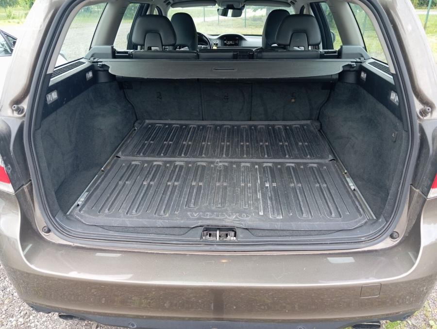 Brown Volvo V70 2014 in Sakiai, with an engine capacity of 2.00 L and mileage of 331 thousand km for 6300 €, photo 16 on AUTOMOTO.COM.LV