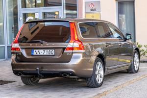 Brūns Volvo V70 2014 Rīga, ar dzinēja tilpumu 2.00 L un nobraukumu 289 tūkst. km par 7990 €, foto 4 vietnē AUTOMOTO.COM.LV