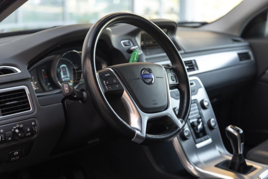 Brūns Volvo V70 2014 Rīga, ar dzinēja tilpumu 2.00 L un nobraukumu 289 tūkst. km par 7990 €, foto 6 vietnē AUTOMOTO.COM.LV
