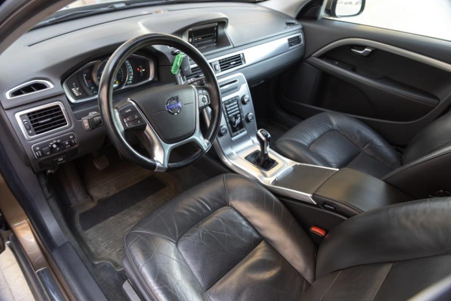 Brūns Volvo V70 2014 Rīga, ar dzinēja tilpumu 2.00 L un nobraukumu 289 tūkst. km par 7990 €, foto 9 vietnē AUTOMOTO.COM.LV