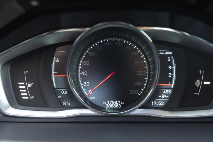 Brūns Volvo V70 2014 Rīga, ar dzinēja tilpumu 2.00 L un nobraukumu 289 tūkst. km par 7990 €, foto 11 vietnē AUTOMOTO.COM.LV