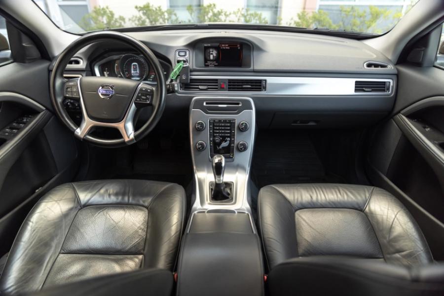 Brūns Volvo V70 2014 Rīga, ar dzinēja tilpumu 2.00 L un nobraukumu 289 tūkst. km par 7990 €, foto 13 vietnē AUTOMOTO.COM.LV