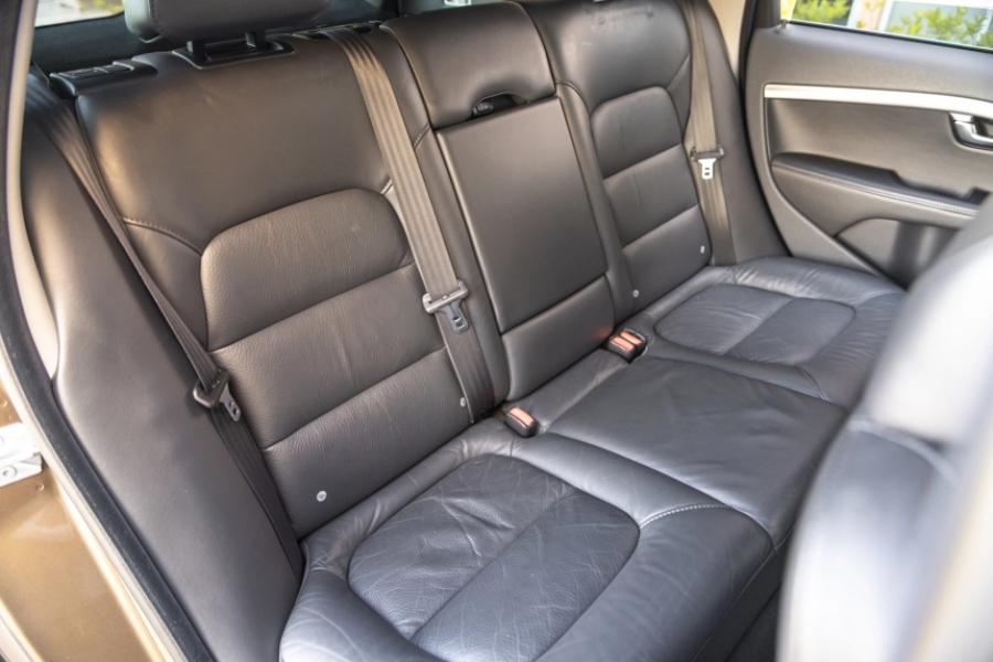Brūns Volvo V70 2014 Rīga, ar dzinēja tilpumu 2.00 L un nobraukumu 289 tūkst. km par 7990 €, foto 14 vietnē AUTOMOTO.COM.LV