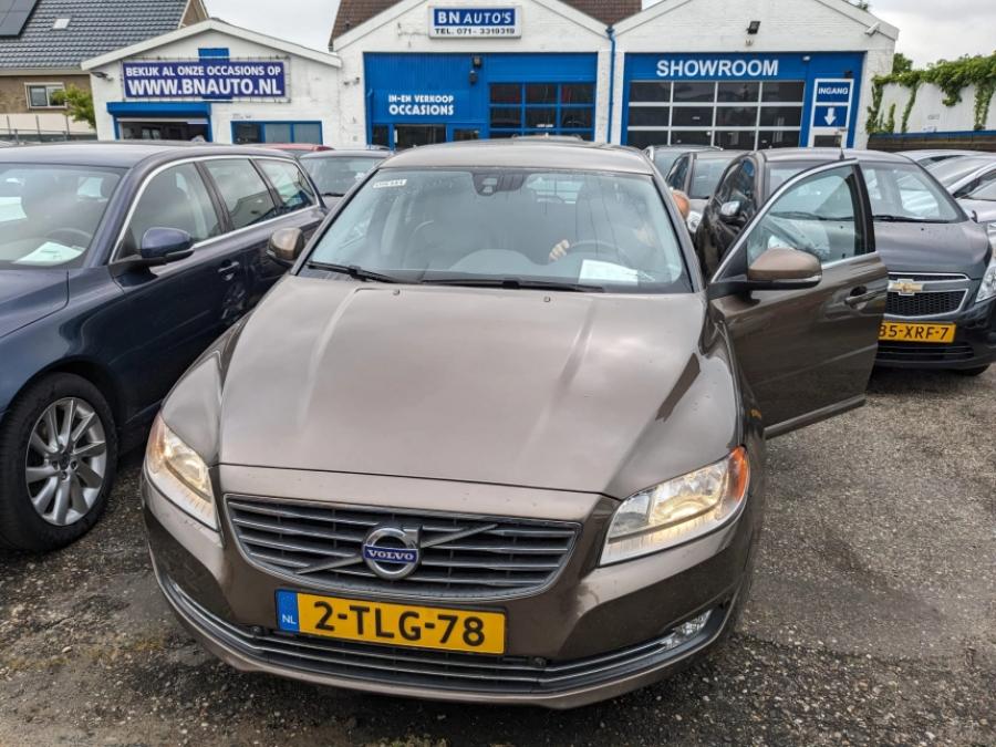 Brūns Volvo V70 2014 Rīga, ar dzinēja tilpumu 2.00 L un nobraukumu 289 tūkst. km par 7990 €, foto 22 vietnē AUTOMOTO.COM.LV
