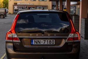 Brūns Volvo V70 2014 Rīga, ar dzinēja tilpumu 2.00 L un nobraukumu 289 tūkst. km par 7990 €, foto 31 vietnē AUTOMOTO.COM.LV