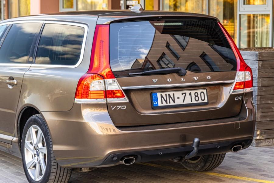 Brūns Volvo V70 2014 Rīga, ar dzinēja tilpumu 2.00 L un nobraukumu 289 tūkst. km par 7990 €, foto 32 vietnē AUTOMOTO.COM.LV