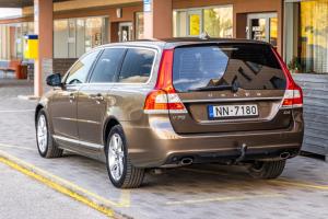 Brūns Volvo V70 2014 Rīga, ar dzinēja tilpumu 2.00 L un nobraukumu 289 tūkst. km par 7990 €, foto 33 vietnē AUTOMOTO.COM.LV