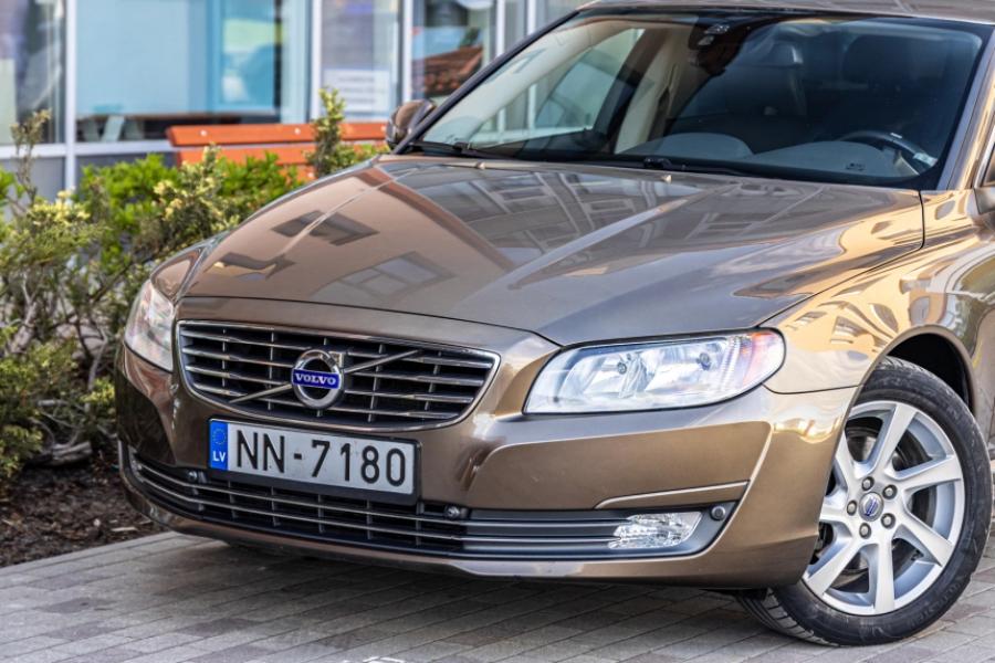 Brūns Volvo V70 2014 Rīga, ar dzinēja tilpumu 2.00 L un nobraukumu 289 tūkst. km par 7990 €, foto 35 vietnē AUTOMOTO.COM.LV