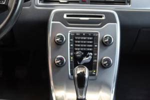 Brūns Volvo V70 2014 Rīga, ar dzinēja tilpumu 2.00 L un nobraukumu 289 tūkst. km par 7990 €, foto 37 vietnē AUTOMOTO.COM.LV