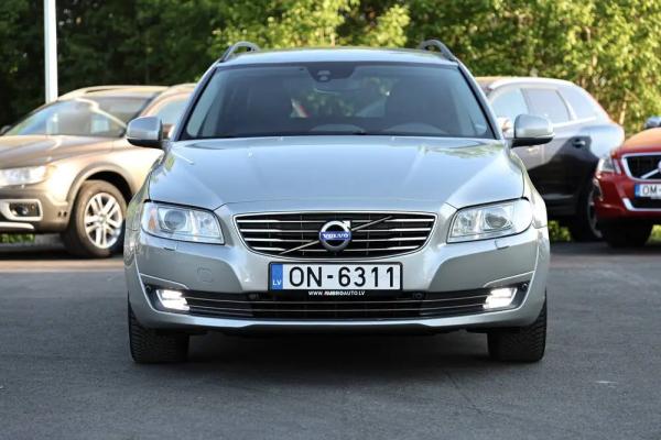 Brūns Volvo V70 2014 Jelgava, ar dzinēja tilpumu 2.00 L un nobraukumu 292 tūkst. km par 8250 €, foto 2 vietnē AUTOMOTO.COM.LV