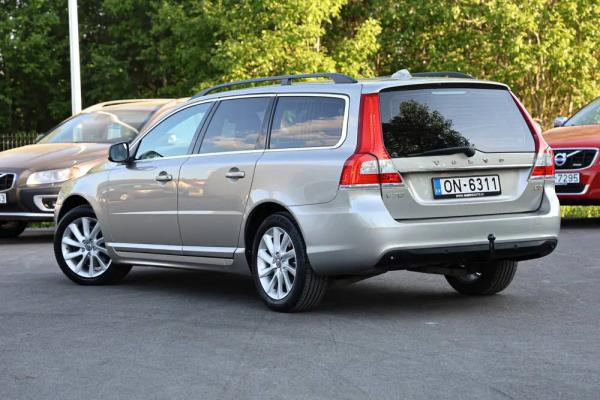Brūns Volvo V70 2014 Jelgava, ar dzinēja tilpumu 2.00 L un nobraukumu 292 tūkst. km par 8250 €, foto 6 vietnē AUTOMOTO.COM.LV